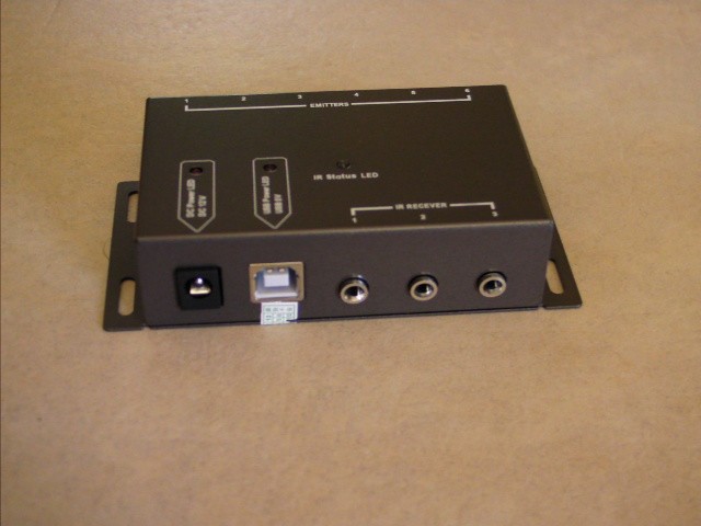 IR Blaster לשליטה על ציוד בתוך ארון